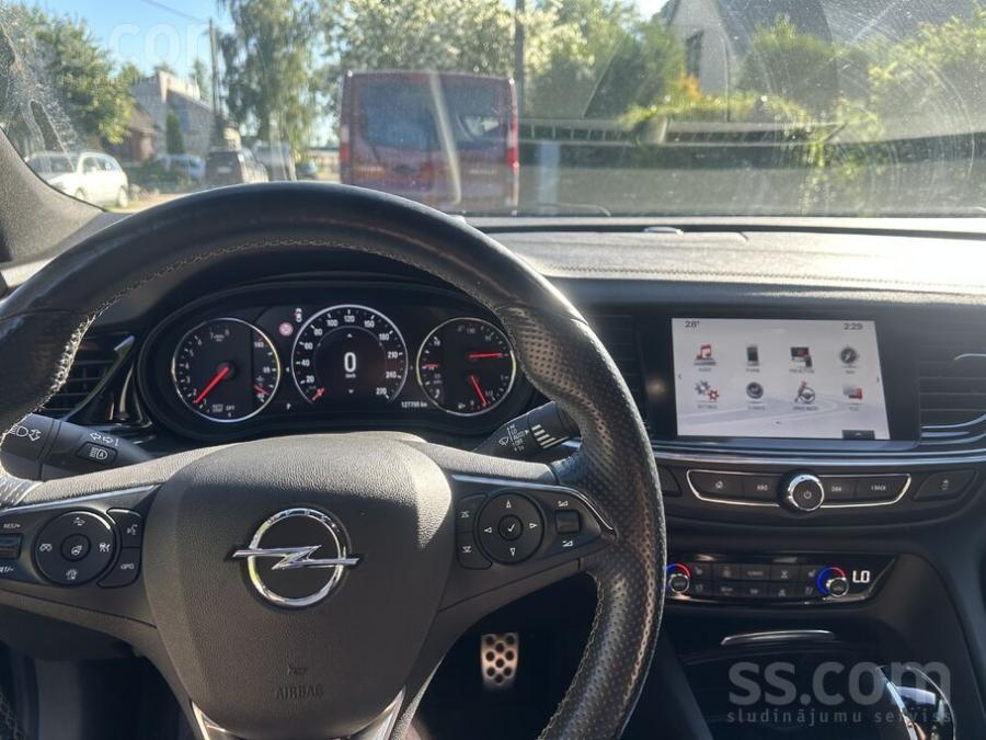 Blue Opel Insignia 2018 in Riga, with an engine capacity of 2.00 L and mileage of 128 thousand km for 13300 €, photo 9 on AUTOMOTO.COM.LV