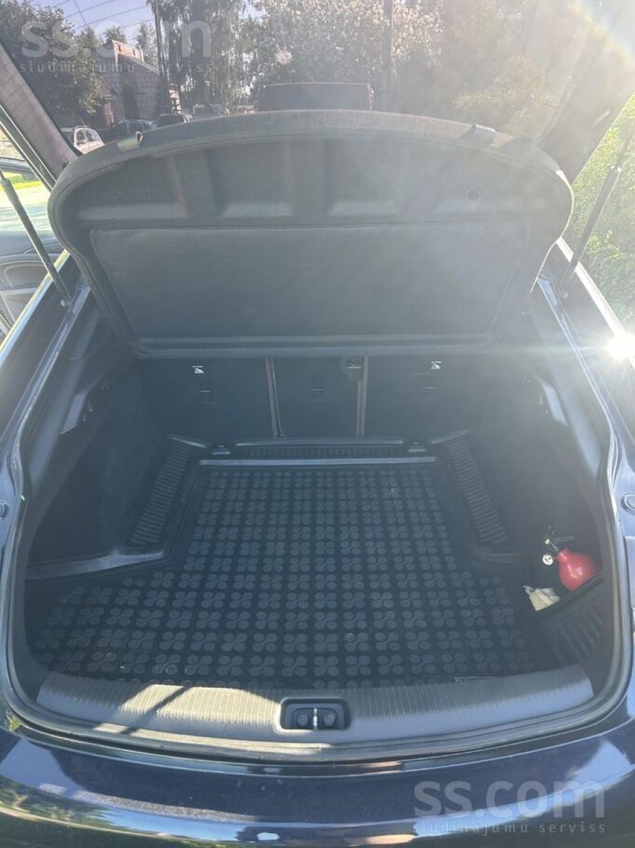 Blue Opel Insignia 2018 in Riga, with an engine capacity of 2.00 L and mileage of 128 thousand km for 13300 €, photo 11 on AUTOMOTO.COM.LV