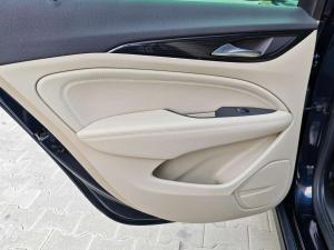 Zils Opel Insignia 2018 Klaipėda, ar dzinēja tilpumu 1.96 L un nobraukumu 175 tūkst. km par 10950 €, foto 35 vietnē AUTOMOTO.COM.LV