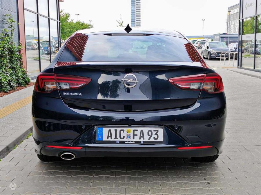 Blue Opel Insignia 2018 in Klaipeda, with an engine capacity of 1.96 L and mileage of 172 thousand km for 10950 €, photo 4 on AUTOMOTO.COM.LV
