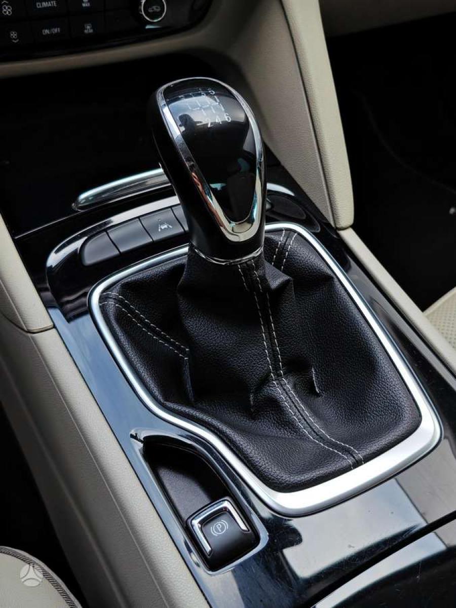 Blue Opel Insignia 2018 in Klaipeda, with an engine capacity of 1.96 L and mileage of 172 thousand km for 10950 €, photo 27 on AUTOMOTO.COM.LV
