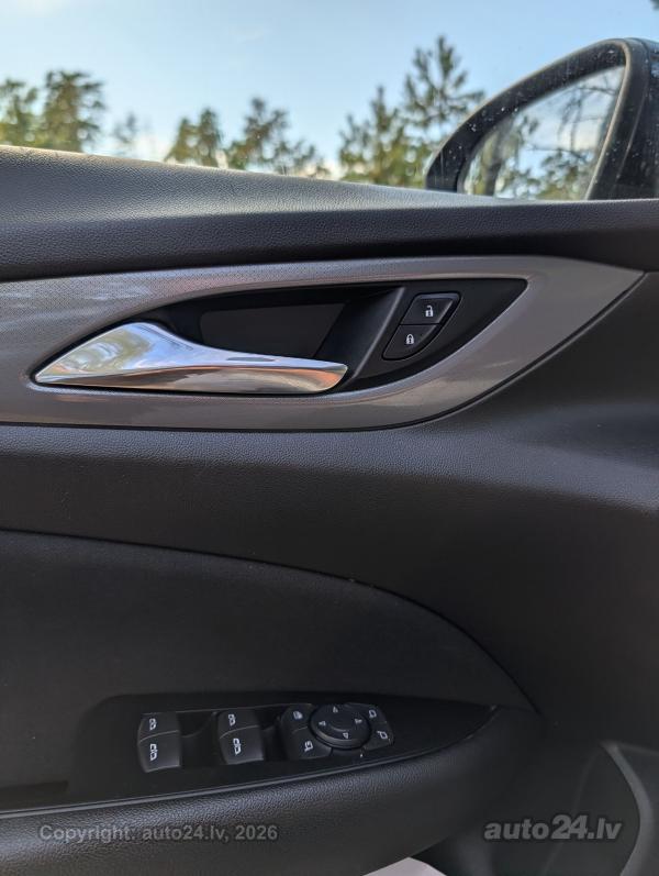 Blue Opel Insignia 2018 in Keila, with an engine capacity of 2.00 L and mileage of 318 thousand km for 11000 €, photo 4 on AUTOMOTO.COM.LV