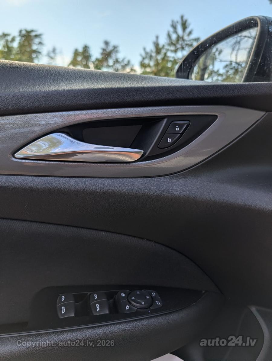 Blue Opel Insignia 2018 in Keila, with an engine capacity of 2.00 L and mileage of 318 thousand km for 11000 €, photo 4 on AUTOMOTO.COM.LV