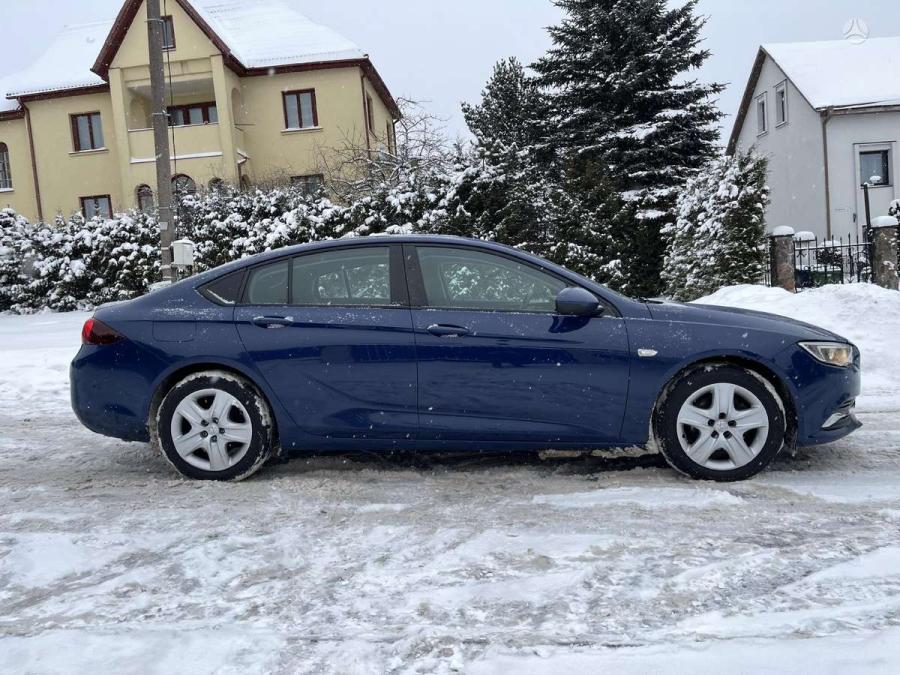 Blue Opel Insignia 2019 in Vilnius, with an engine capacity of 1.60 L and mileage of 260 thousand km for 7250 €, photo 10 on AUTOMOTO.COM.LV