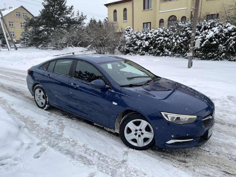 Blue Opel Insignia 2019 in Vilnius, with an engine capacity of 1.60 L and mileage of 260 thousand km for 7250 €, photo 11 on AUTOMOTO.COM.LV