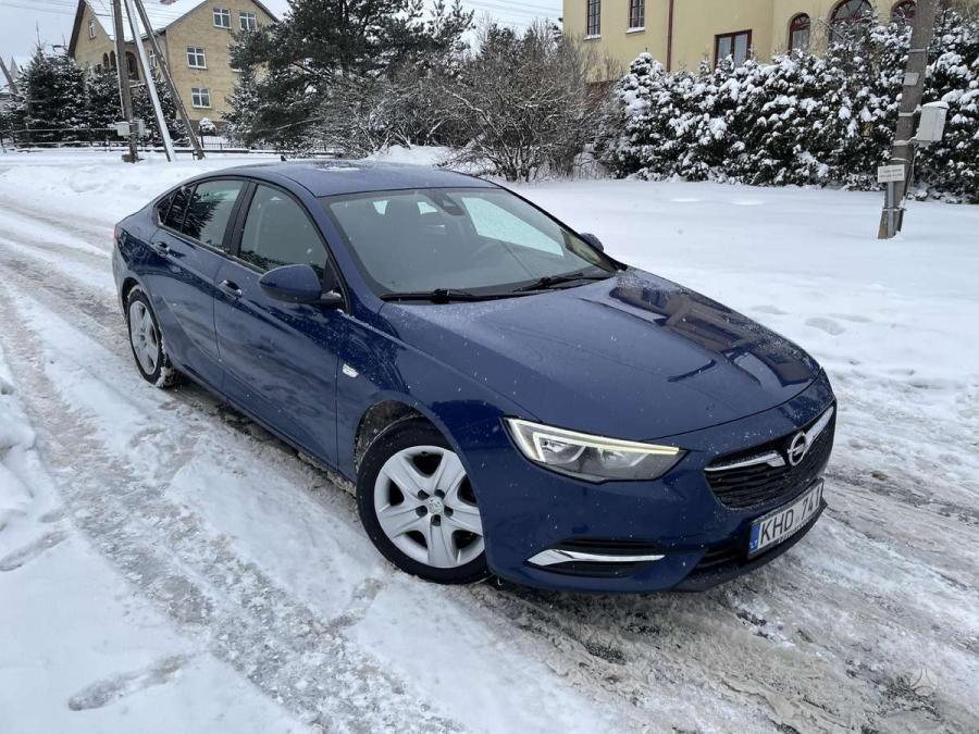 Blue Opel Insignia 2019 in Vilnius, with an engine capacity of 1.60 L and mileage of 260 thousand km for 7250 €, photo 13 on AUTOMOTO.COM.LV