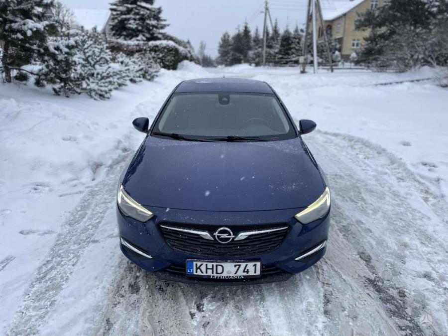 Blue Opel Insignia 2019 in Vilnius, with an engine capacity of 1.60 L and mileage of 260 thousand km for 7250 €, photo 14 on AUTOMOTO.COM.LV