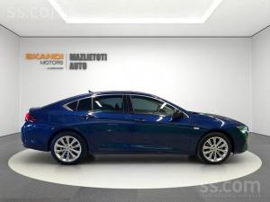 Blue Opel Insignia 2020 in Riga, with an engine capacity of 2.00 L and mileage of 81 thousand km for 15990 €, photo 8 on AUTOMOTO.COM.LV