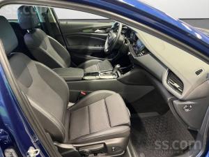 Blue Opel Insignia 2020 in Riga, with an engine capacity of 2.00 L and mileage of 81 thousand km for 15990 €, photo 17 on AUTOMOTO.COM.LV