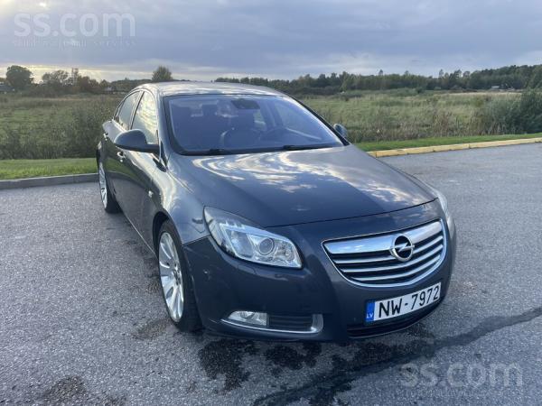 Blue Opel Insignia 2009 in Riga, with an engine capacity of 2.00 L and mileage of 245 thousand km for 3500 €, photo 4 on AUTOMOTO.COM.LV
