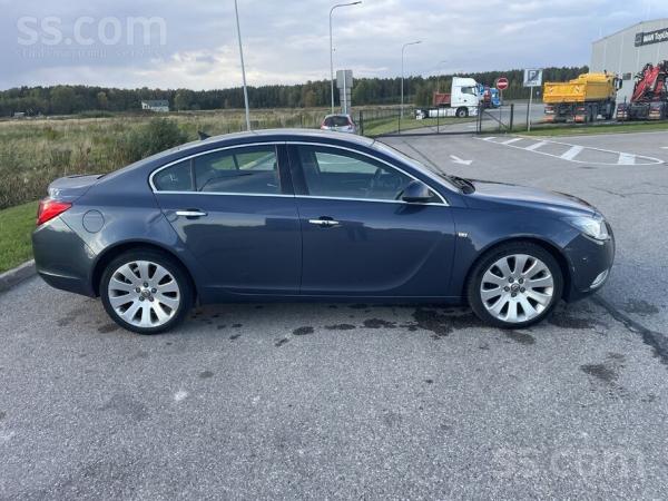 Blue Opel Insignia 2009 in Riga, with an engine capacity of 2.00 L and mileage of 245 thousand km for 3500 €, photo 5 on AUTOMOTO.COM.LV