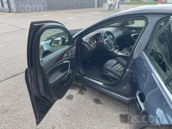 Blue Opel Insignia 2009 in Riga, with an engine capacity of 2.00 L and mileage of 245 thousand km for 3500 €, photo 11 on AUTOMOTO.COM.LV