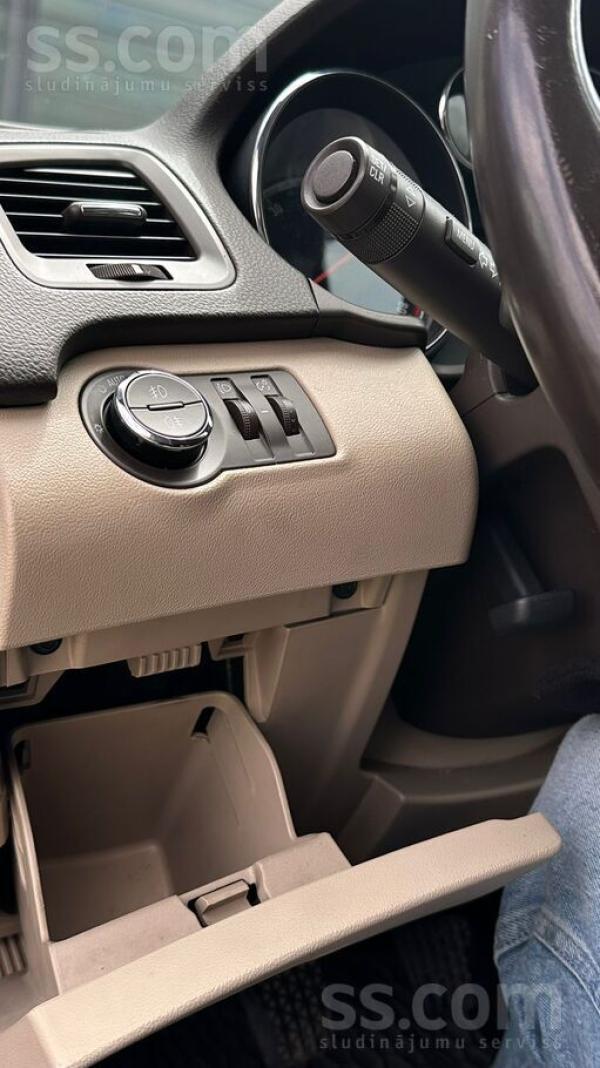 Zils Opel Insignia 2010 Liepāja, ar dzinēja tilpumu 1.80 L un nobraukumu 241 tūkst. km par 3400 €, foto 7 vietnē AUTOMOTO.COM.LV