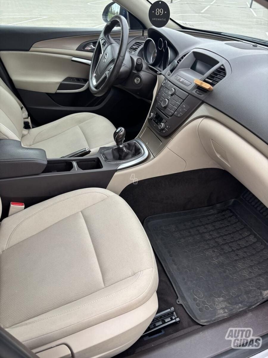 Blue Opel Insignia 2011 in Kaunas, with an engine capacity of 2.00 L and mileage of 348 thousand km for 2400 €, photo 8 on AUTOMOTO.COM.LV