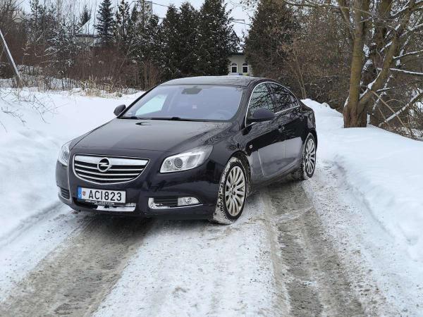 Blue Opel Insignia 2012 in Vilnius, with an engine capacity of 1.36 L and mileage of 250 thousand km for 2950 €, photo 1 on AUTOMOTO.COM.LV
