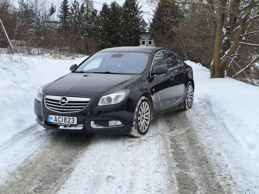 Blue Opel Insignia 2012 in Vilnius, with an engine capacity of 1.36 L and mileage of 250 thousand km for 2950 €, photo 1 on AUTOMOTO.COM.LV