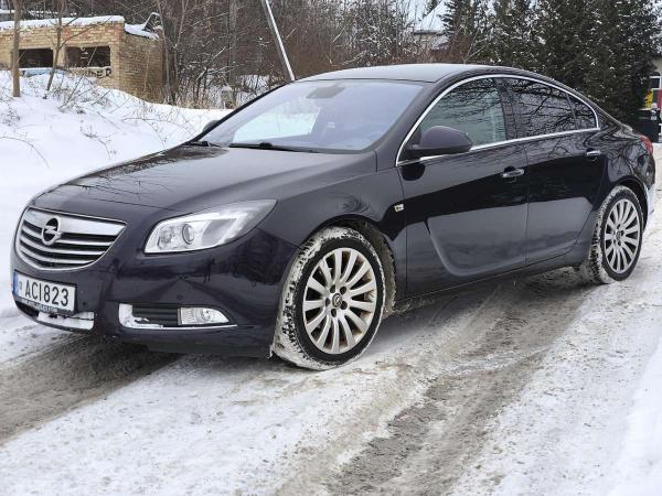 Blue Opel Insignia 2012 in Vilnius, with an engine capacity of 1.36 L and mileage of 250 thousand km for 2950 €, photo 2 on AUTOMOTO.COM.LV