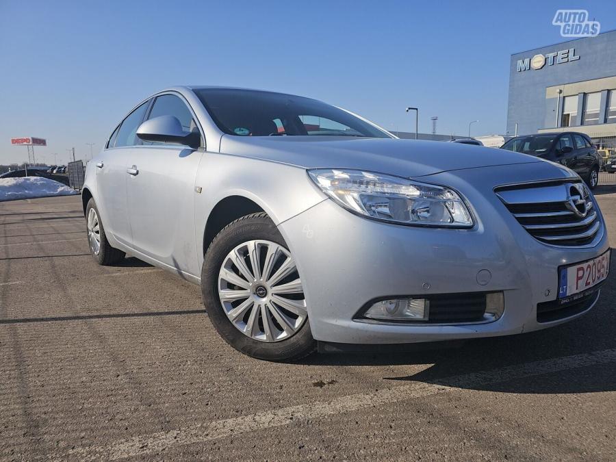 Blue Opel Insignia 2012 in Kaunas, with an engine capacity of 2.00 L and mileage of 281 thousand km for 2950 €, photo 1 on AUTOMOTO.COM.LV