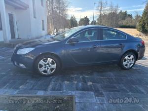 Zils Opel Insignia 2012 Tallina, ar dzinēja tilpumu 2.00 L un nobraukumu 242 tūkst. km par 3500 €, foto  vietnē AUTOMOTO.COM.LV