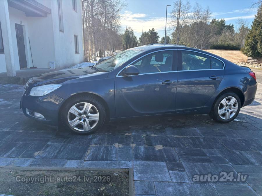 Blue Opel Insignia 2012 in Tallinn, with an engine capacity of 2.00 L and mileage of 242 thousand km for 3500 €, photo 1 on AUTOMOTO.COM.LV