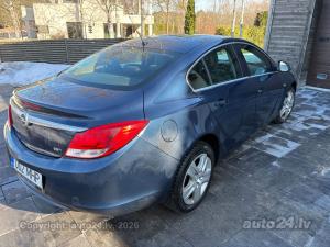 Blue Opel Insignia 2012 in Tallinn, with an engine capacity of 2.00 L and mileage of 242 thousand km for 3500 €, photo 4 on AUTOMOTO.COM.LV