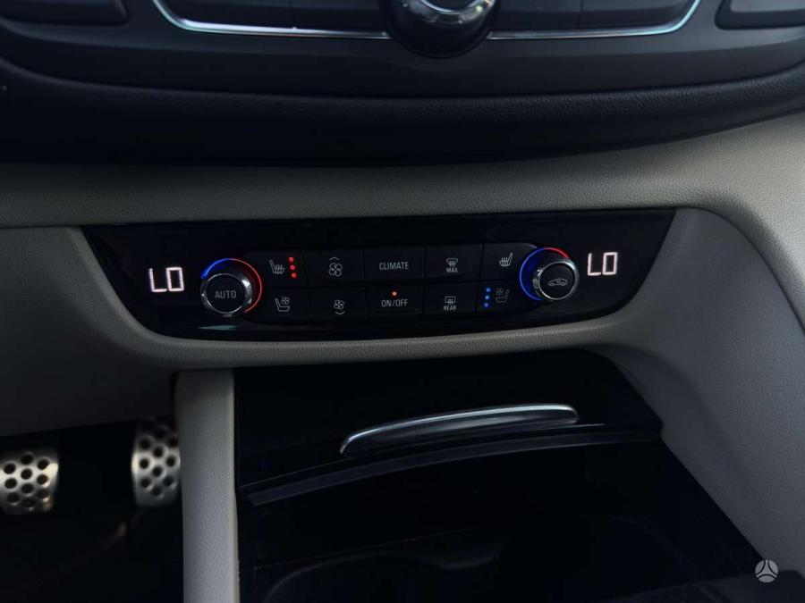 Blue Opel Insignia 2017 in Klaipeda, with an engine capacity of 1.60 L and mileage of 307 thousand km for 7999 €, photo 17 on AUTOMOTO.COM.LV