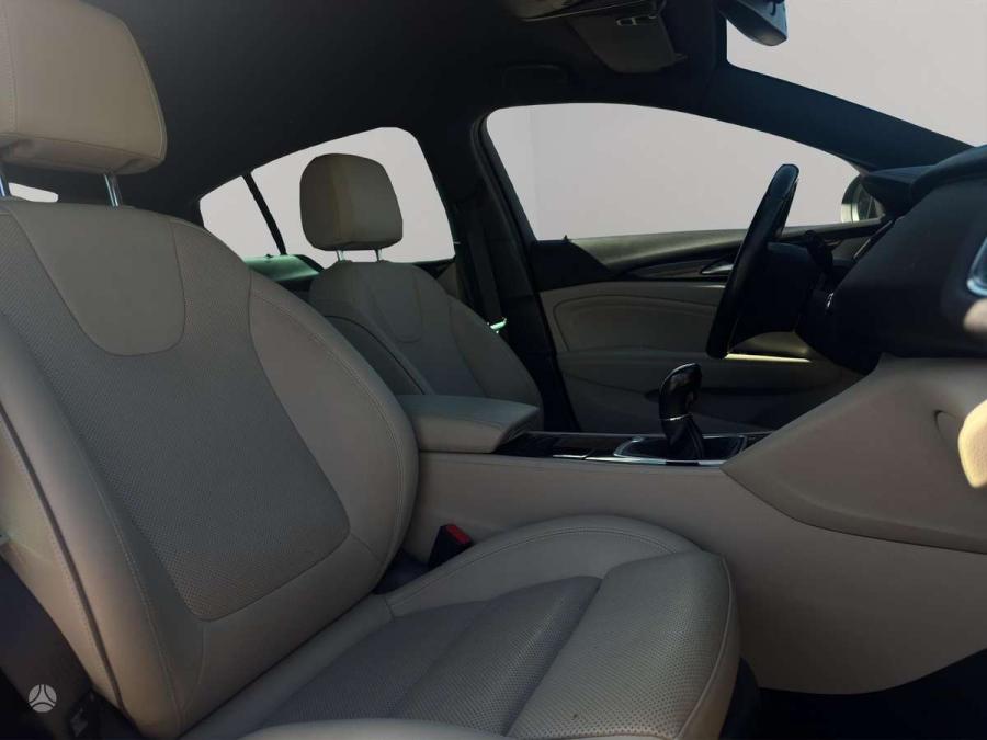 Blue Opel Insignia 2017 in Klaipeda, with an engine capacity of 1.60 L and mileage of 307 thousand km for 7999 €, photo 9 on AUTOMOTO.COM.LV