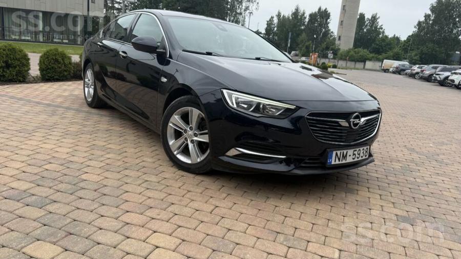 Blue Opel Insignia 2018 in Riga, with an engine capacity of 1.50 L and mileage of 254 thousand km for 11490 €, photo 1 on AUTOMOTO.COM.LV