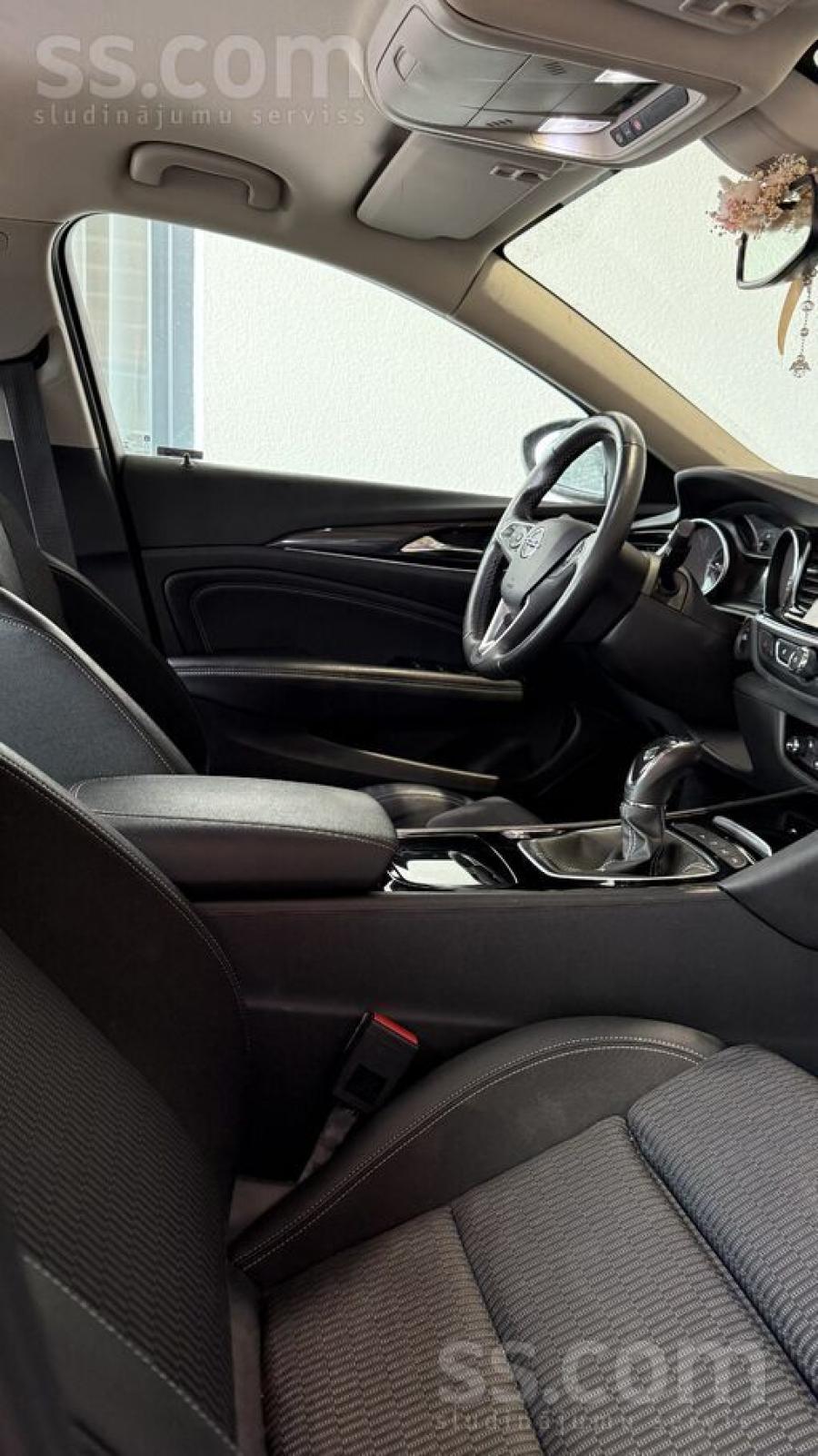 Blue Opel Insignia 2018 in Riga, with an engine capacity of 1.50 L and mileage of 254 thousand km for 11490 €, photo 9 on AUTOMOTO.COM.LV