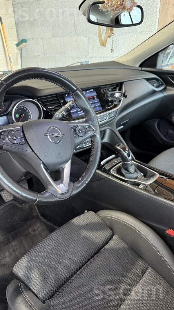 Blue Opel Insignia 2018 in Riga, with an engine capacity of 1.50 L and mileage of 254 thousand km for 11490 €, photo 9 on AUTOMOTO.COM.LV