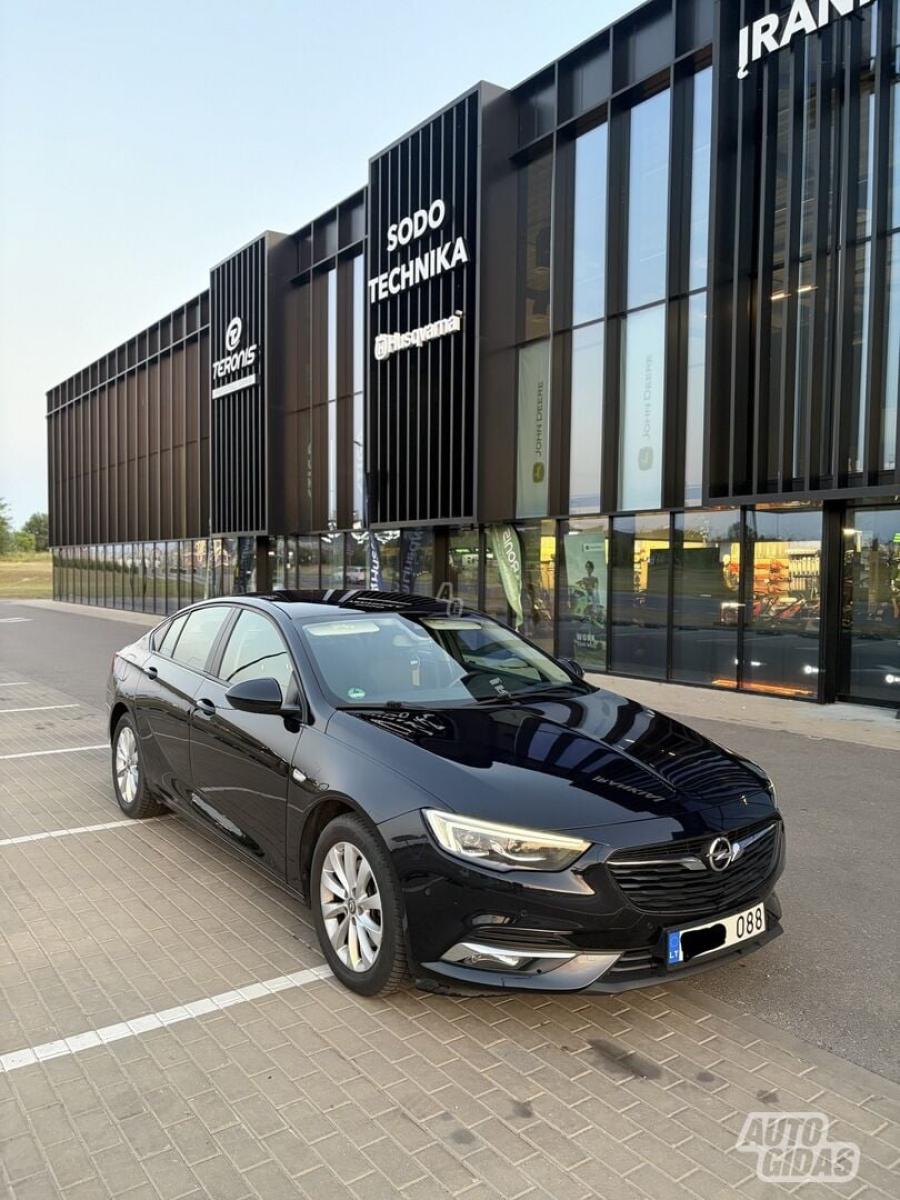 Blue Opel Insignia 2018 in Vilnius, with an engine capacity of 1.60 L and mileage of 253 thousand km for 9990 €, photo 9 on AUTOMOTO.COM.LV