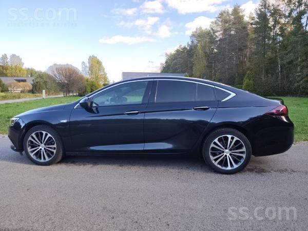 Blue Opel Insignia 2019 in Riga, with an engine capacity of 2.00 L and mileage of 184 thousand km for 10500 €, photo 1 on AUTOMOTO.COM.LV