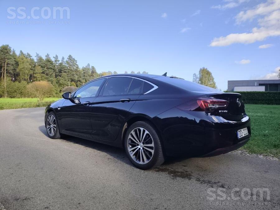 Blue Opel Insignia 2019 in Riga, with an engine capacity of 2.00 L and mileage of 184 thousand km for 10500 €, photo 4 on AUTOMOTO.COM.LV