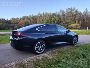Blue Opel Insignia 2019 in Riga, with an engine capacity of 2.00 L and mileage of 184 thousand km for 10500 €, photo 5 on AUTOMOTO.COM.LV