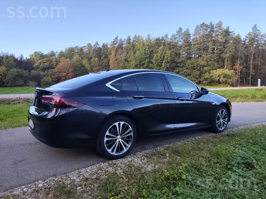 Blue Opel Insignia 2019 in Riga, with an engine capacity of 2.00 L and mileage of 184 thousand km for 10500 €, photo 5 on AUTOMOTO.COM.LV