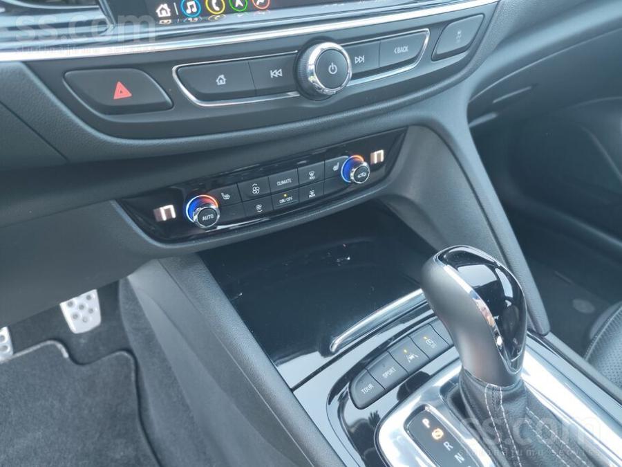 Blue Opel Insignia 2019 in Riga, with an engine capacity of 2.00 L and mileage of 184 thousand km for 10500 €, photo 11 on AUTOMOTO.COM.LV