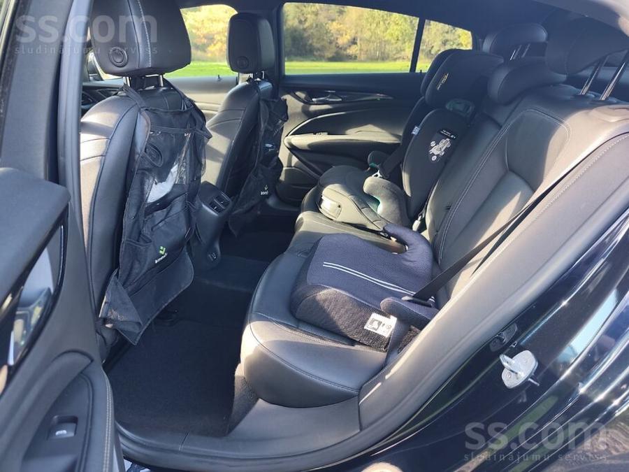 Blue Opel Insignia 2019 in Riga, with an engine capacity of 2.00 L and mileage of 184 thousand km for 10500 €, photo 16 on AUTOMOTO.COM.LV