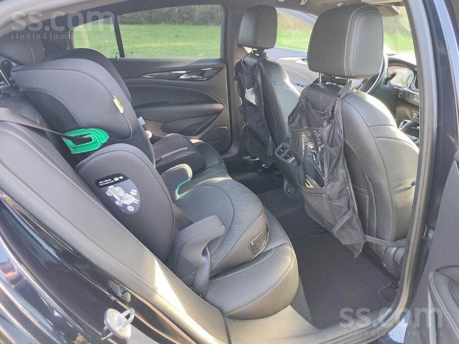 Blue Opel Insignia 2019 in Riga, with an engine capacity of 2.00 L and mileage of 184 thousand km for 10500 €, photo 17 on AUTOMOTO.COM.LV