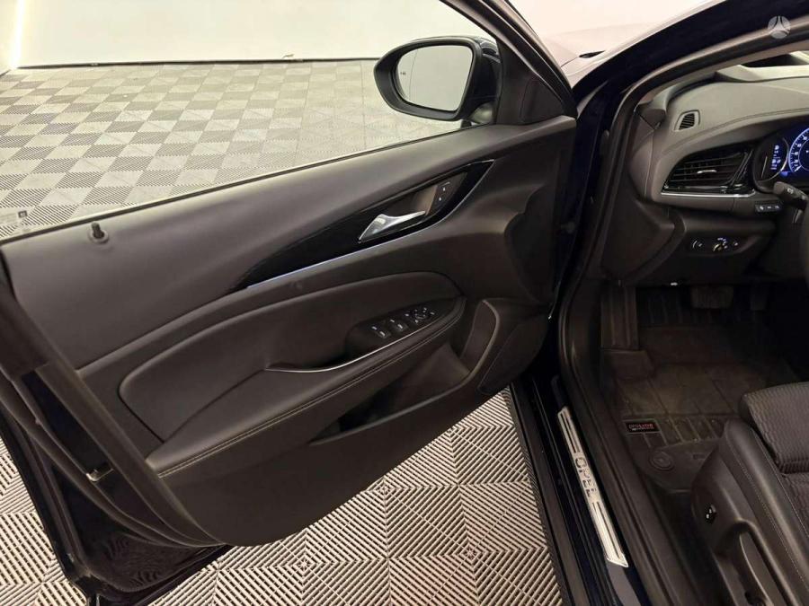Blue Opel Insignia 2020 in Marijampole, with an engine capacity of 1.60 L and mileage of 74 thousand km for 15950 €, photo 28 on AUTOMOTO.COM.LV