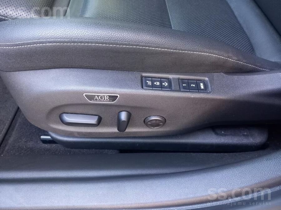 Blue Opel Insignia 2021 in Riga, with an engine capacity of 1.50 L and mileage of 139 thousand km for 10900 €, photo 5 on AUTOMOTO.COM.LV