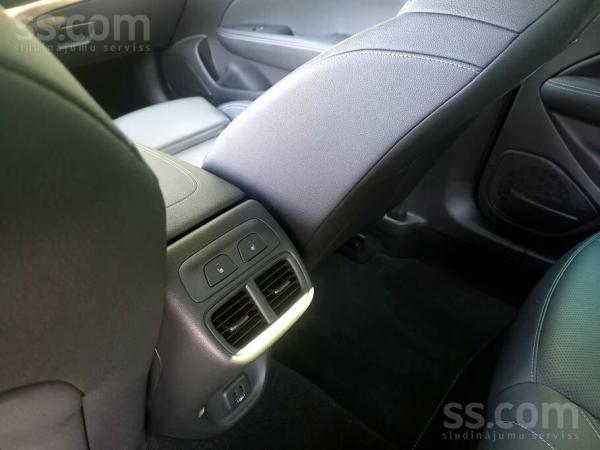 Blue Opel Insignia 2021 in Riga, with an engine capacity of 1.50 L and mileage of 139 thousand km for 10900 €, photo 5 on AUTOMOTO.COM.LV