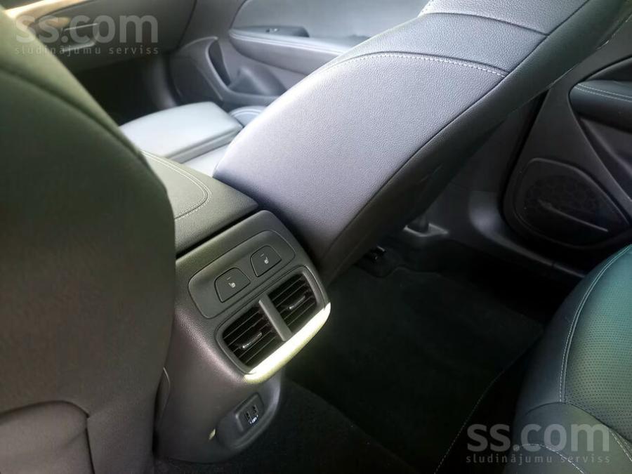 Blue Opel Insignia 2021 in Riga, with an engine capacity of 1.50 L and mileage of 139 thousand km for 10900 €, photo 6 on AUTOMOTO.COM.LV