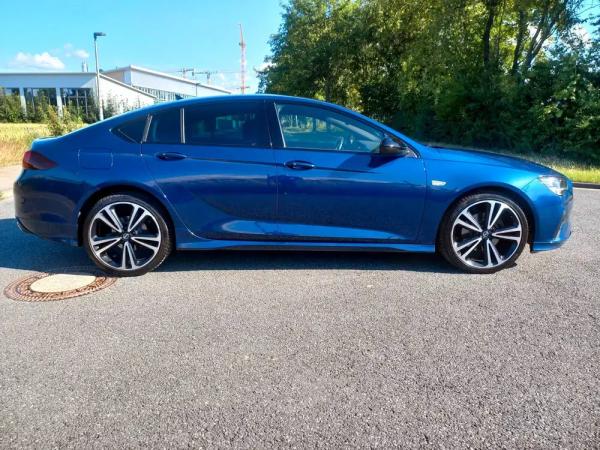 Blue Opel Insignia 2021 in Riga, with an engine capacity of 1.50 L and mileage of 139 thousand km for 10900 €, photo 3 on AUTOMOTO.COM.LV