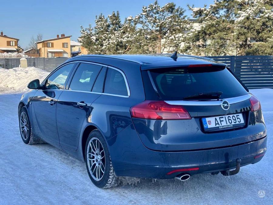 Blue Opel Insignia 2009 in Vilnius, with an engine capacity of 2.00 L and mileage of 340 thousand km for 2700 €, photo 3 on AUTOMOTO.COM.LV
