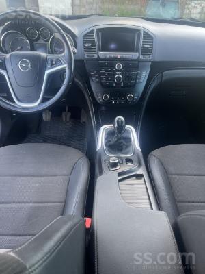 Blue Opel Insignia 2009 in Riga, with an engine capacity of 2.00 L and mileage of 228 thousand km for 1700 €, photo 9 on AUTOMOTO.COM.LV
