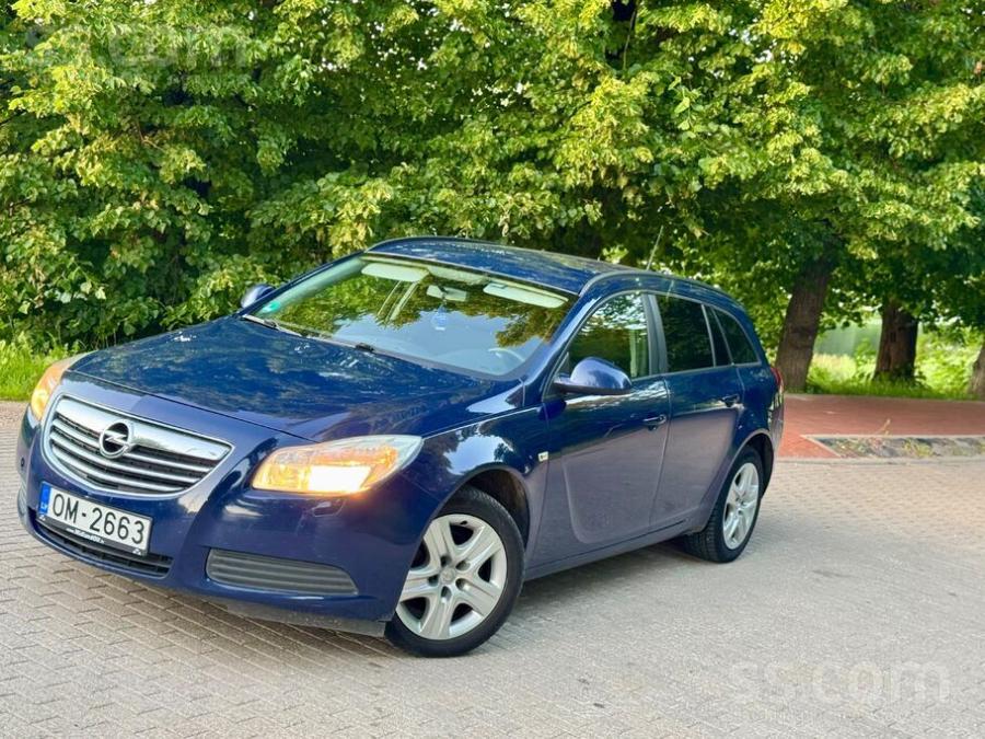 Blue Opel Insignia 2009 in Bauska, with an engine capacity of 2.00 L and mileage of 296 thousand km for 2850 €, photo 1 on AUTOMOTO.COM.LV