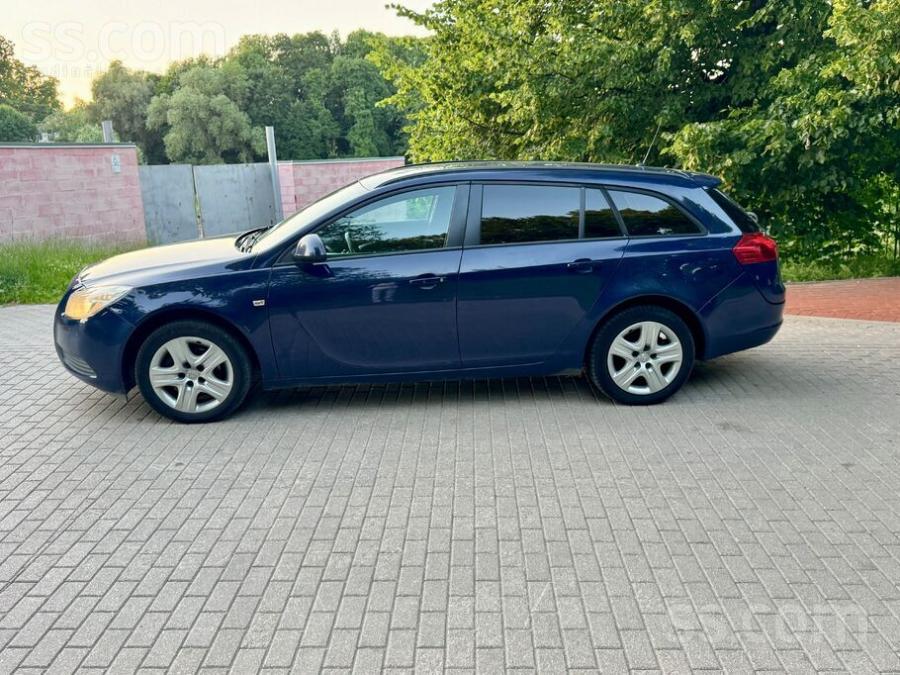 Blue Opel Insignia 2009 in Bauska, with an engine capacity of 2.00 L and mileage of 296 thousand km for 2850 €, photo 5 on AUTOMOTO.COM.LV