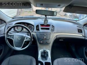Blue Opel Insignia 2009 in Bauska, with an engine capacity of 2.00 L and mileage of 296 thousand km for 2850 €, photo 10 on AUTOMOTO.COM.LV
