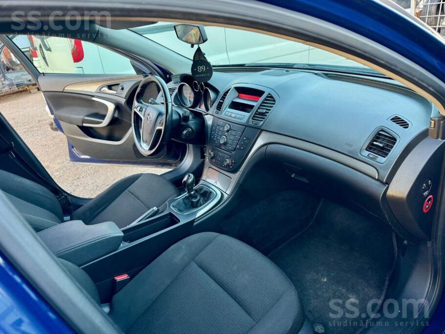 Blue Opel Insignia 2009 in Bauska, with an engine capacity of 2.00 L and mileage of 296 thousand km for 2850 €, photo 11 on AUTOMOTO.COM.LV