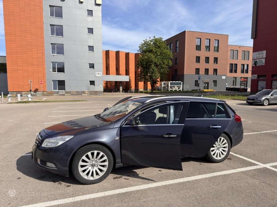 Blue Opel Insignia 2009 in Vilnius, with an engine capacity of 1.96 L and mileage of 269 thousand km for 3350 €, photo 4 on AUTOMOTO.COM.LV